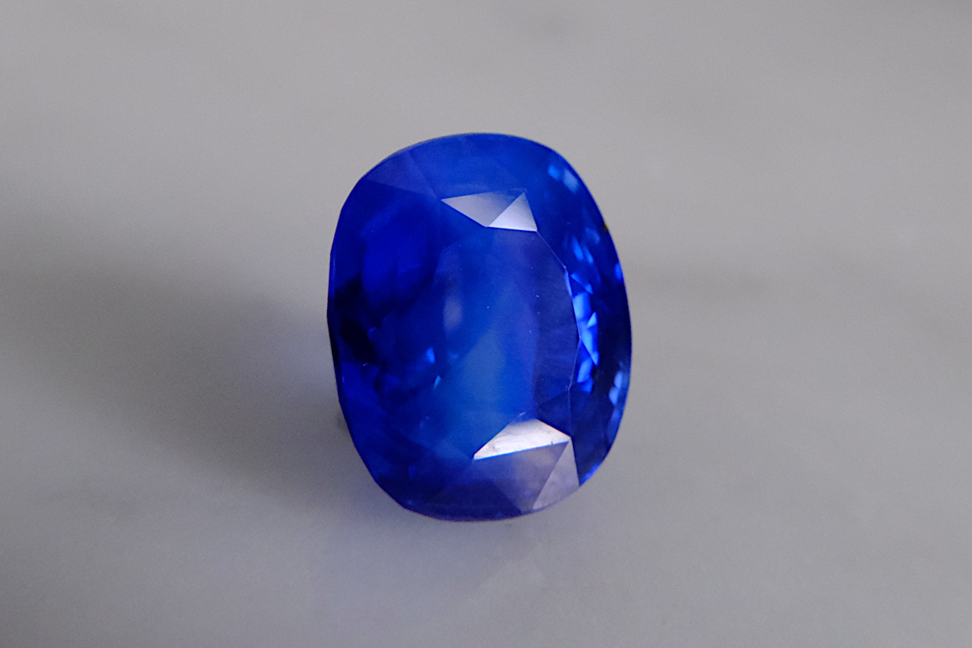 18ct Unheated Intense Blue Sapphire Gem | Gem Gardener