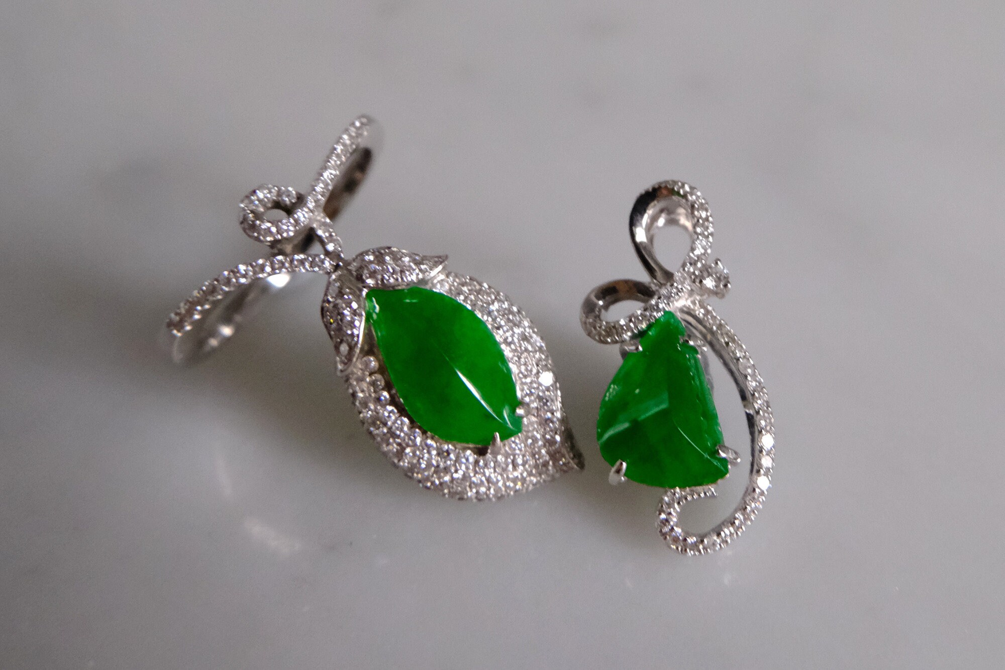 Imperial Green Small Jade Pendant 18k | Gem Gardener