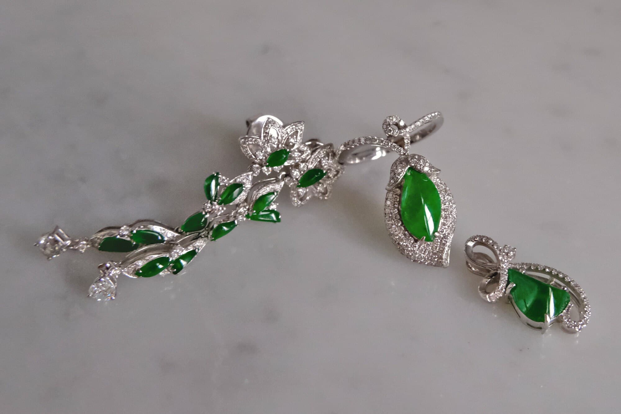 Imperial Green Small Jade Pendant 18k | Gem Gardener