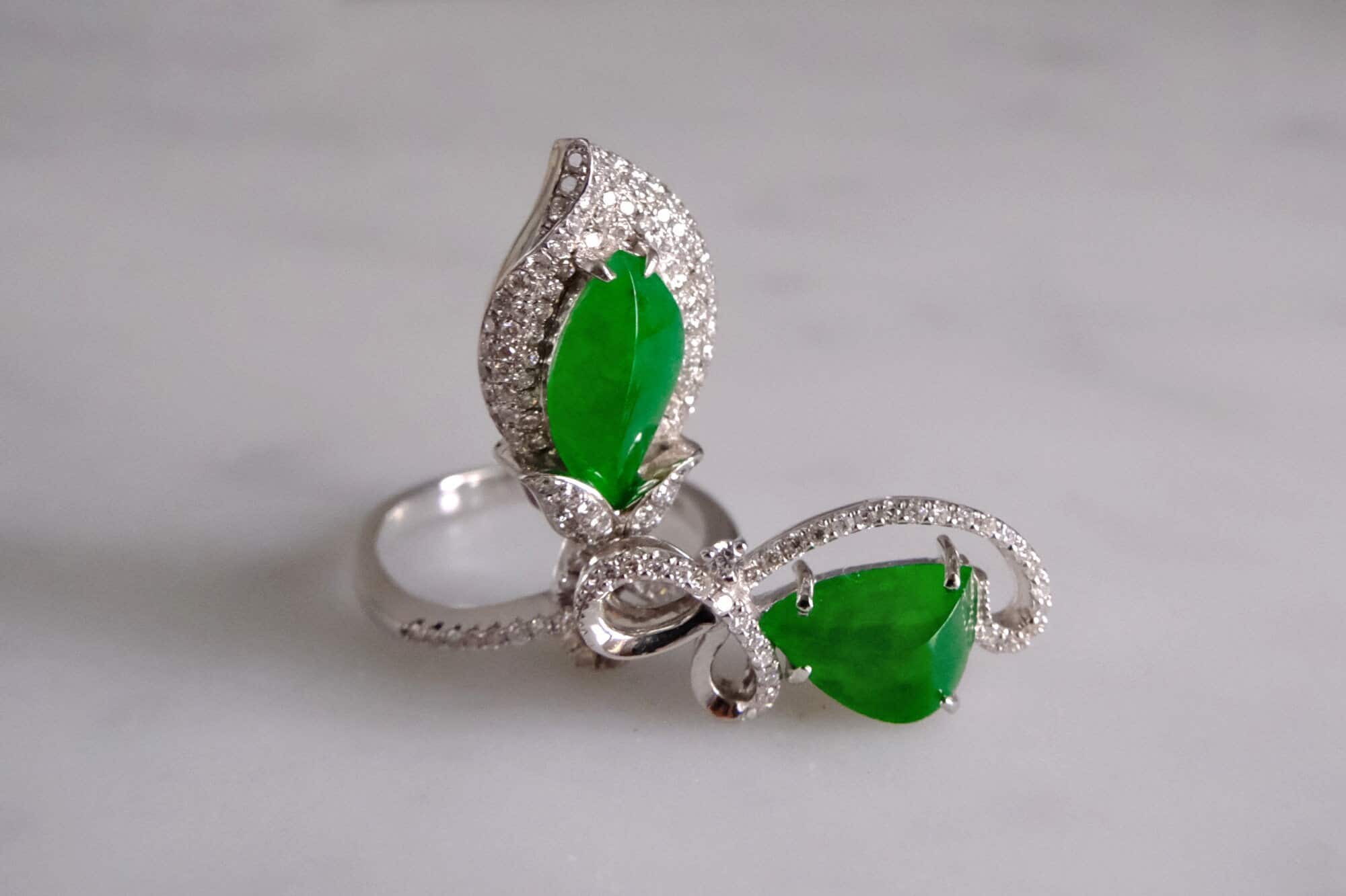Imperial Green Small Jade Pendant 18k | Gem Gardener