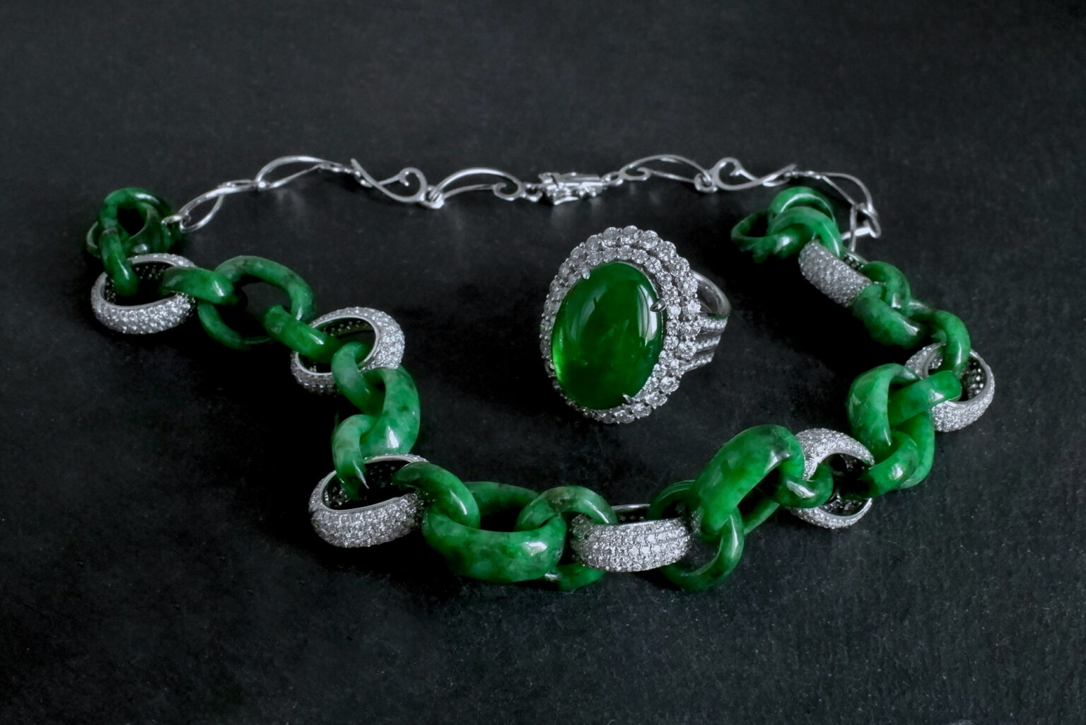 High Quality Imperial Green Jadeite Ring 18k | Gem Gardener