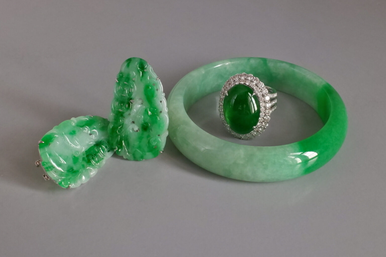 High Quality Imperial Green Jadeite Ring 18k | Gem Gardener