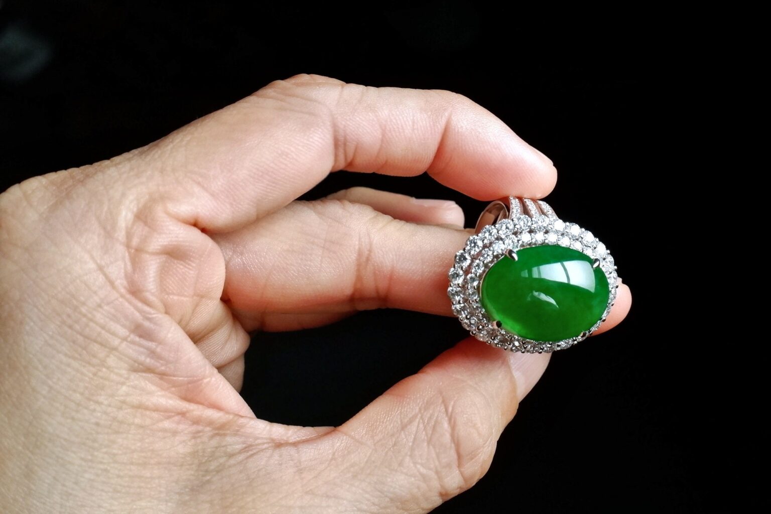 High Quality Imperial Green Jadeite Ring 18k | Gem Gardener