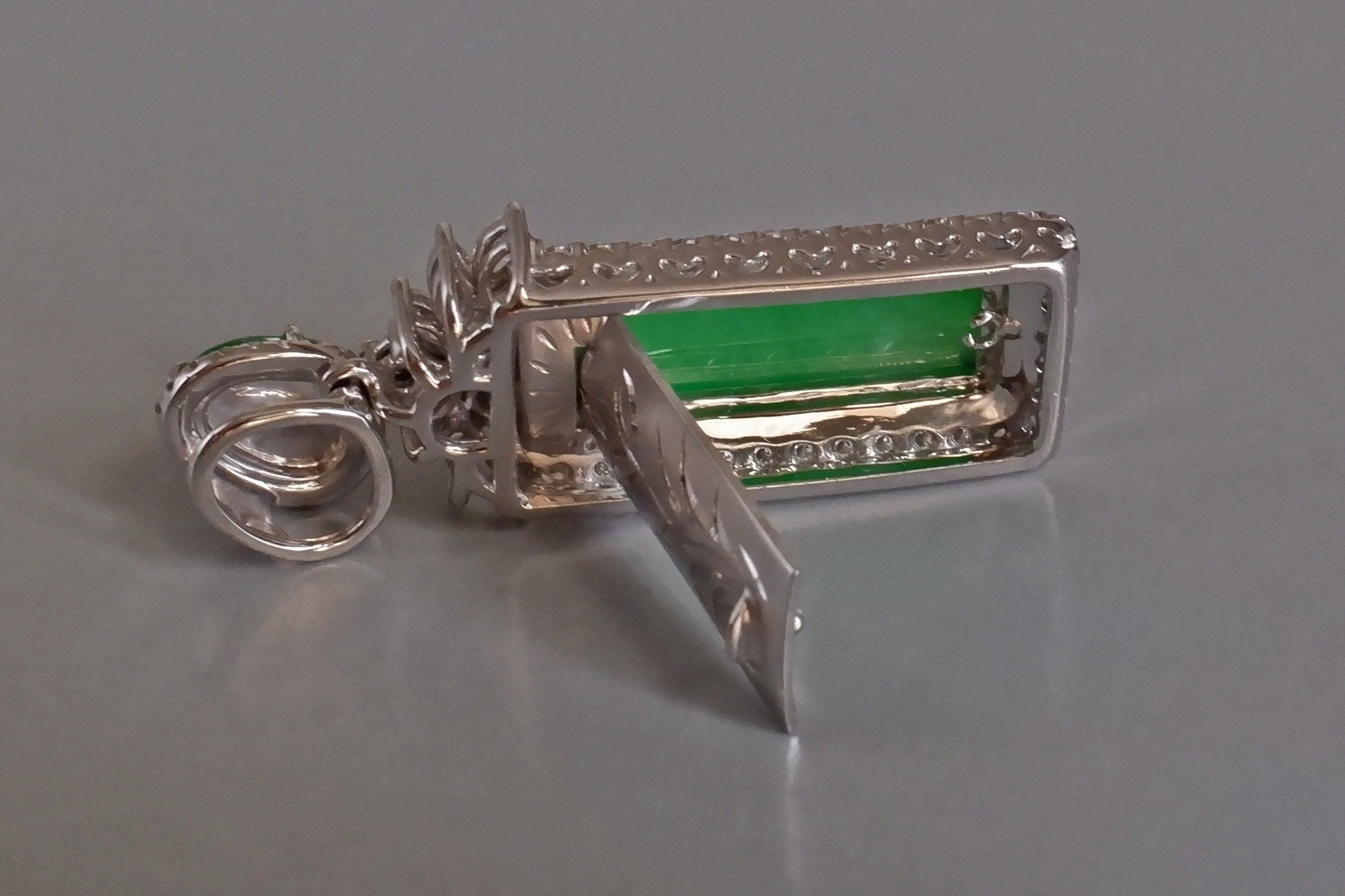 Curved Cylinder Long Jade Pendant 18k | Gem Gardener