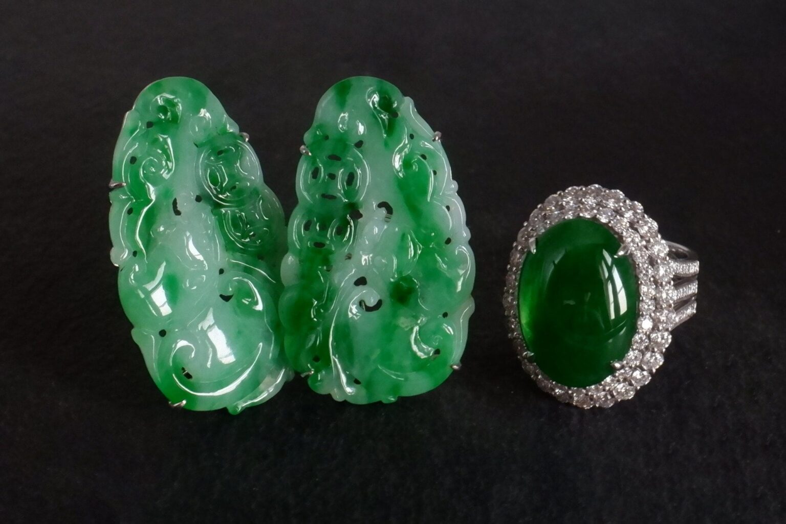 High Quality Imperial Green Jadeite Ring 18k | Gem Gardener