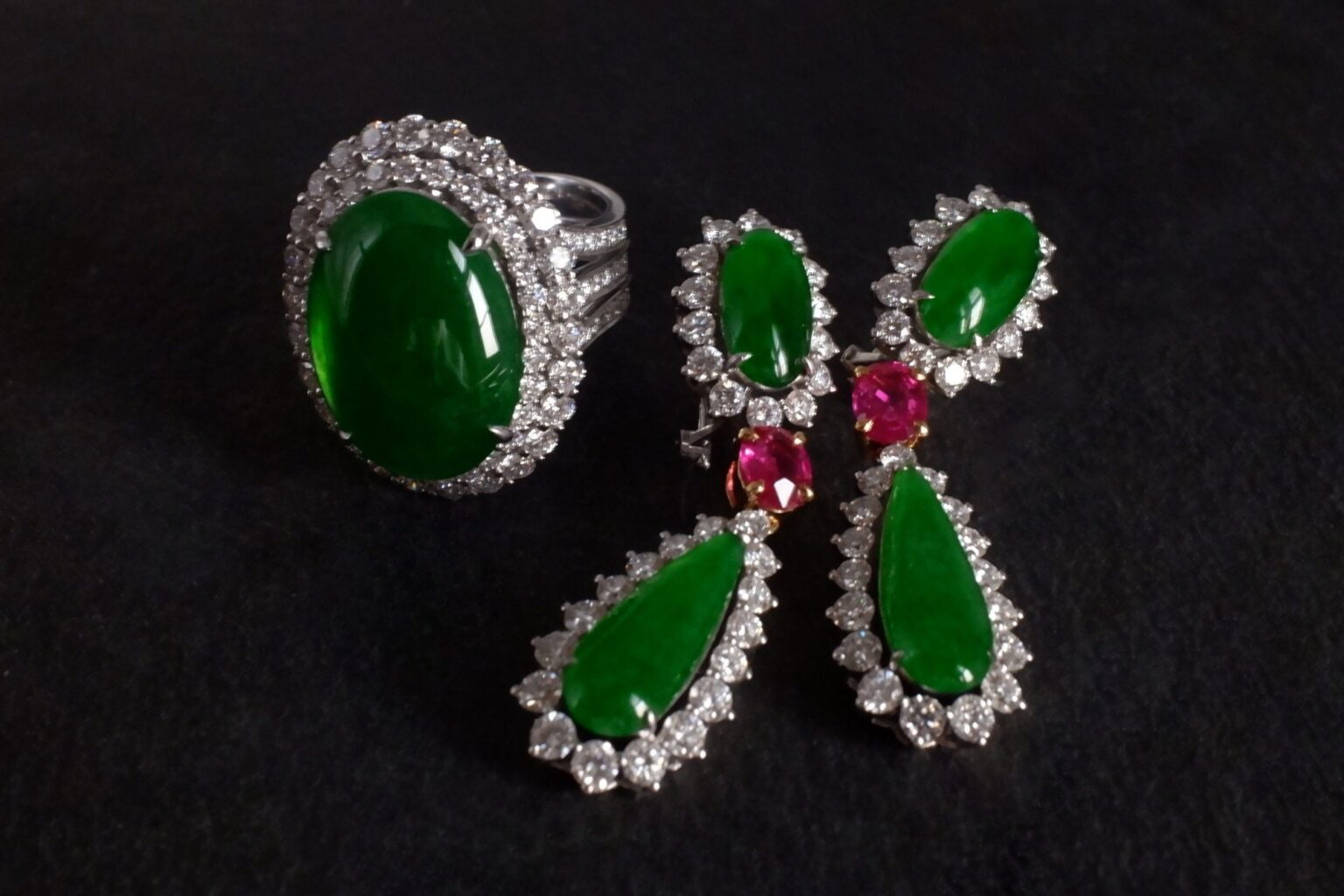 High Quality Imperial Green Jadeite Ring 18k | Gem Gardener