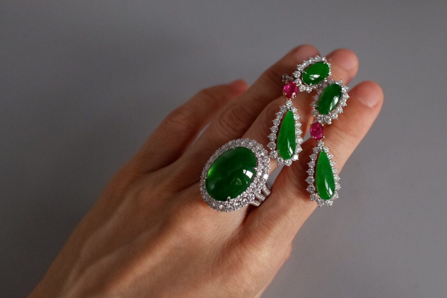 High Quality Imperial Green Jadeite Ring 18k | Gem Gardener