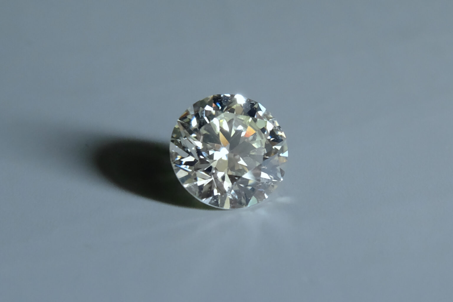 2 Carat M Color Diamond Round VVS2 | Gem Gardener