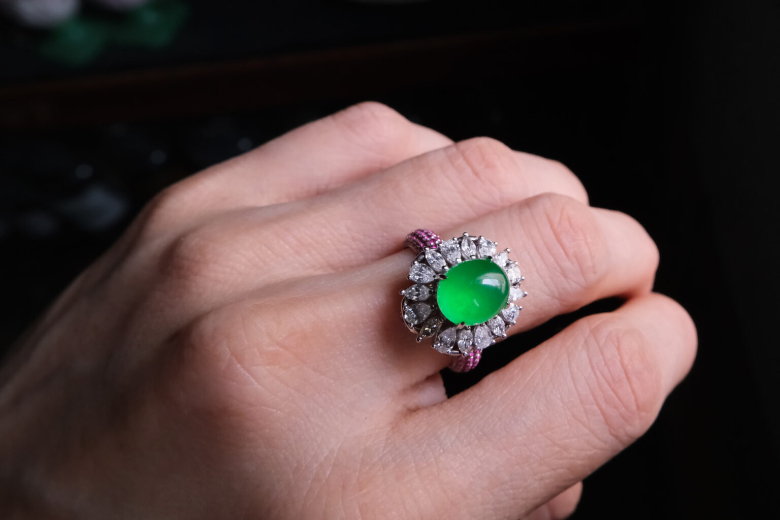 玻璃种 Transparent Glassy Icy Green Jadeite Ring 18k | Gem Gardener
